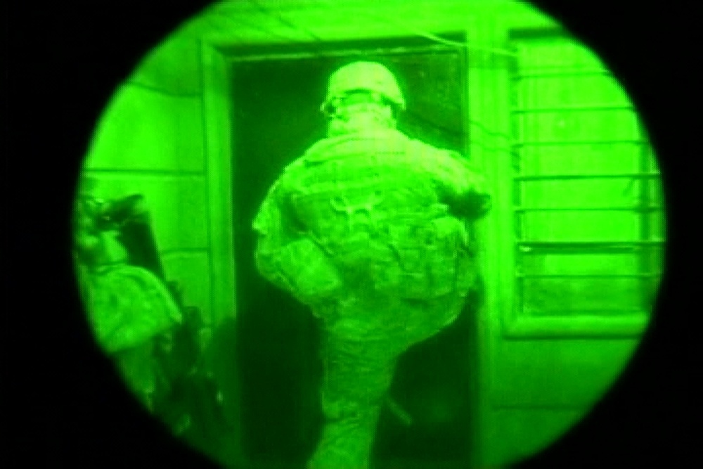 DVIDS - Video - Night time raid in Kharma, Iraq