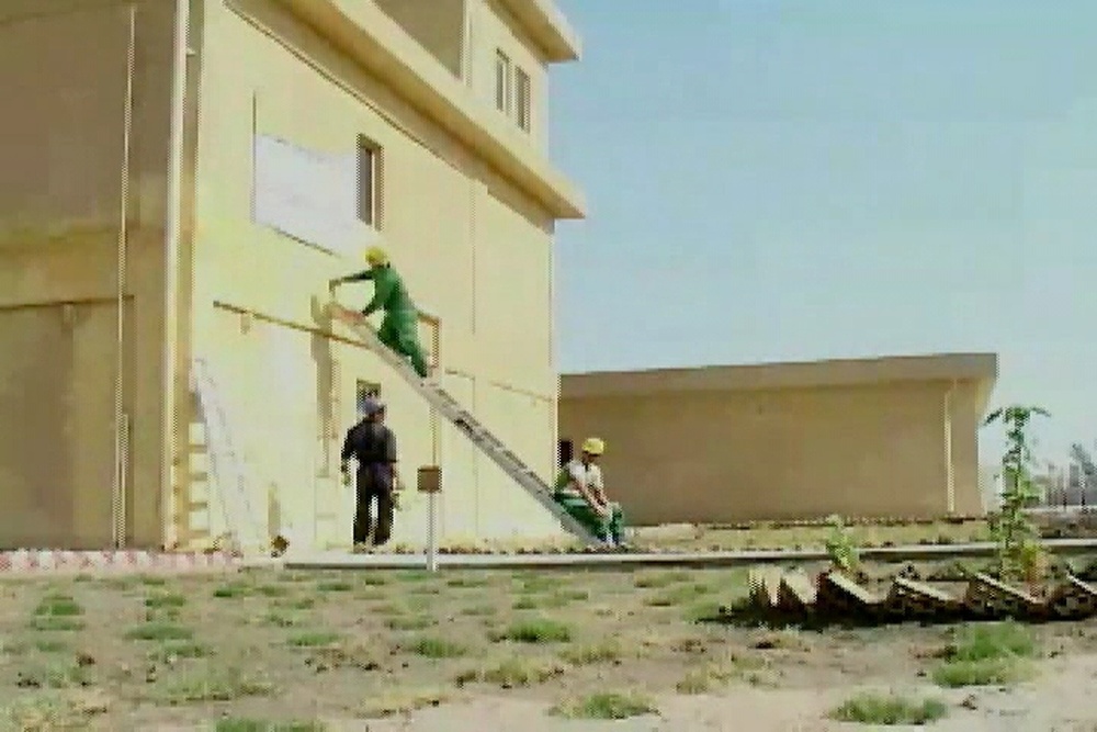 DVIDS - Video - Iraqi Army Gate Guard Duty and Compound Cleaning
