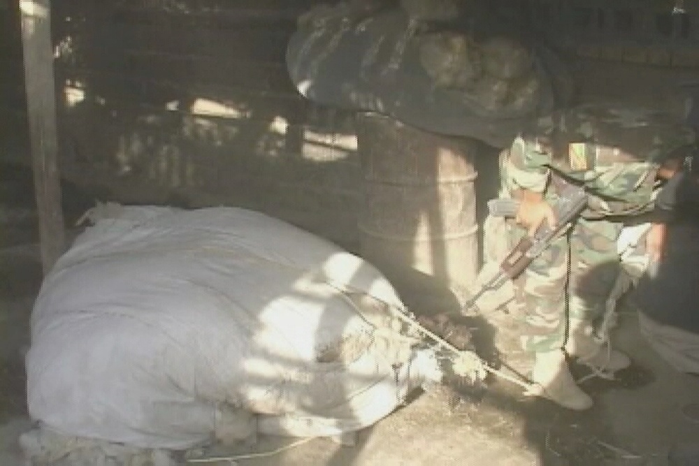 DVIDS - Video - Iraqi Army Soldiers Raid a Farmhouse