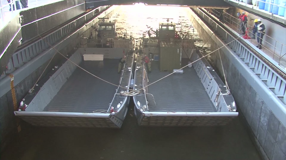 DVIDS - Video - Loading Landing Craft onto USS Fort McHenry