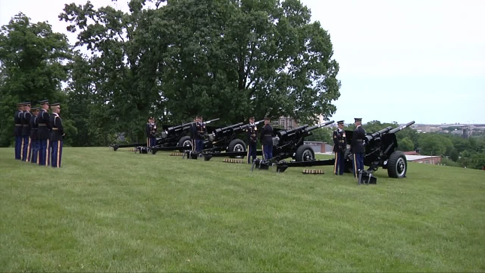 DVIDS - Video - 21-Gun Salute on Memorial Day