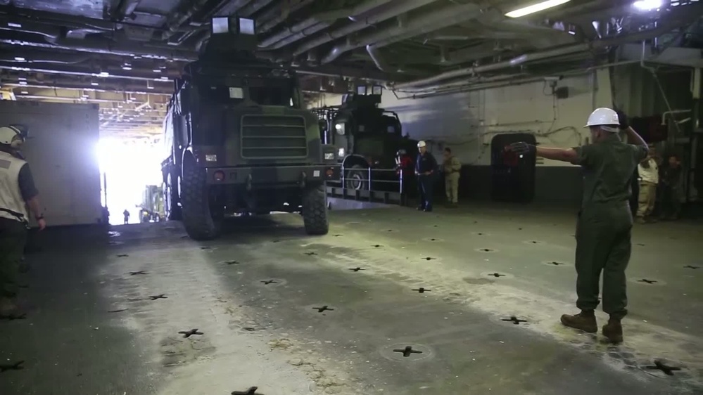 DVIDS - Video - BLT 1/6 Bravo Co. LCAC onload