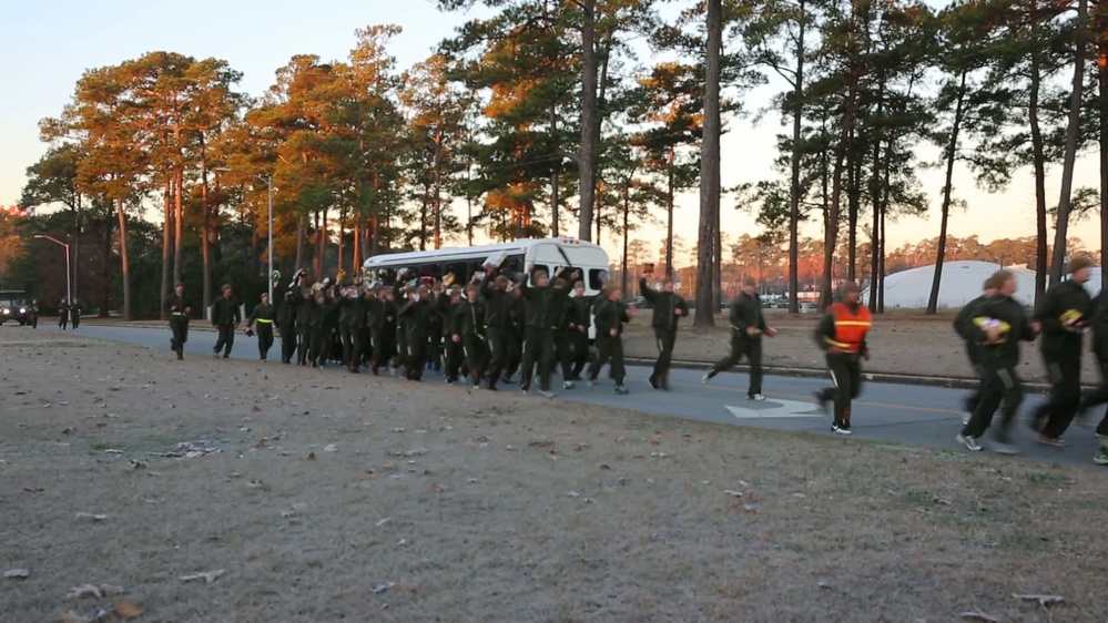 DVIDS - Video - 8th Comm Bn Toys for Tots Fun Run