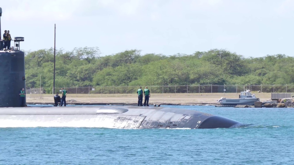 DVIDS - Video - USS Cheyenne (SSN 773) Underway