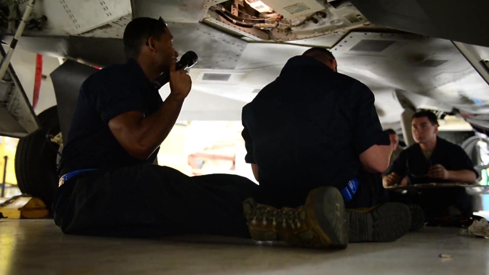 DVIDS - Video - Raw Footage: F-22 Crew Chiefs Performing Maintenance on ...