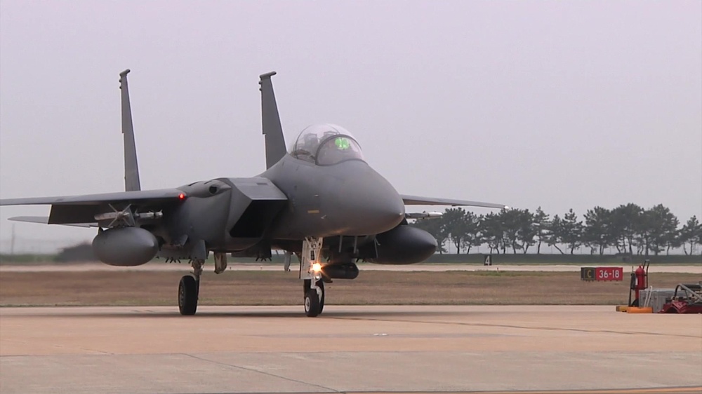 DVIDS - Video - F-15 taxi and takeoff B-roll