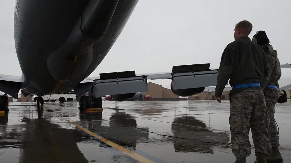 DVIDS - Video - Crew checks KC-135 flaps