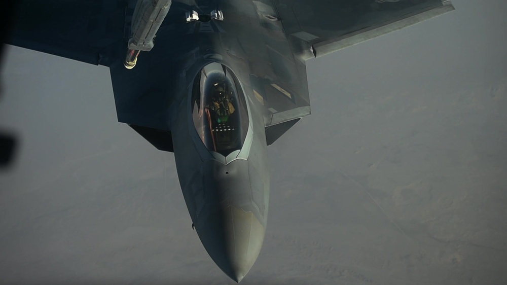 DVIDS - Video - F-22 Raptors fly in formation and refuel