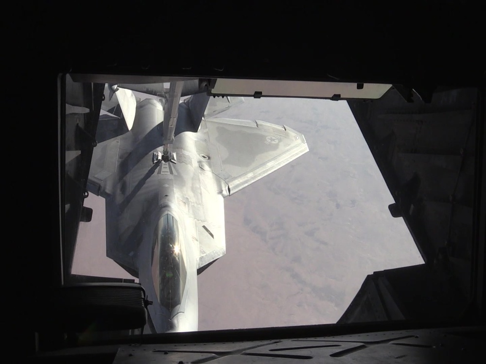 DVIDS - Video - F-22 Refueling