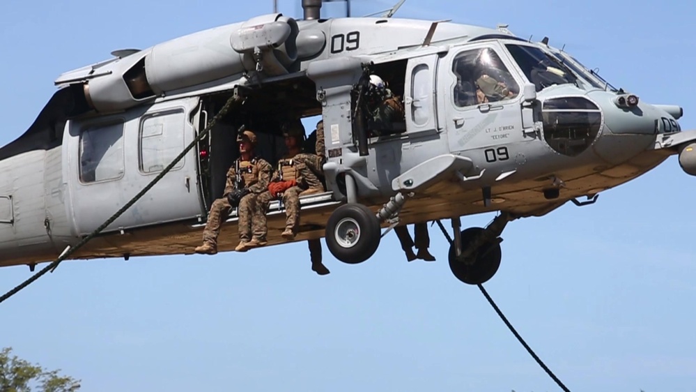 DVIDS - Video - Force Recon Fast Ropes in Guam