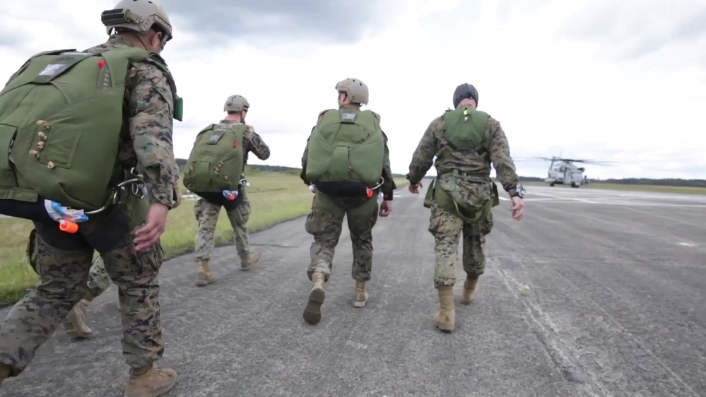 DVIDS - Video - 2nd Recon parachute operations