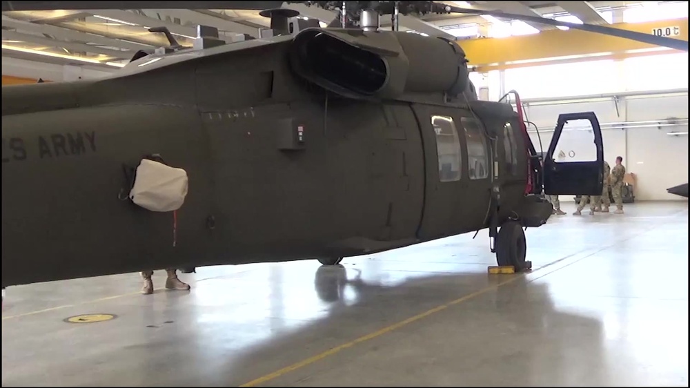 DVIDS - Video - A walk around view of a UH-60 Black Hawk helicopter
