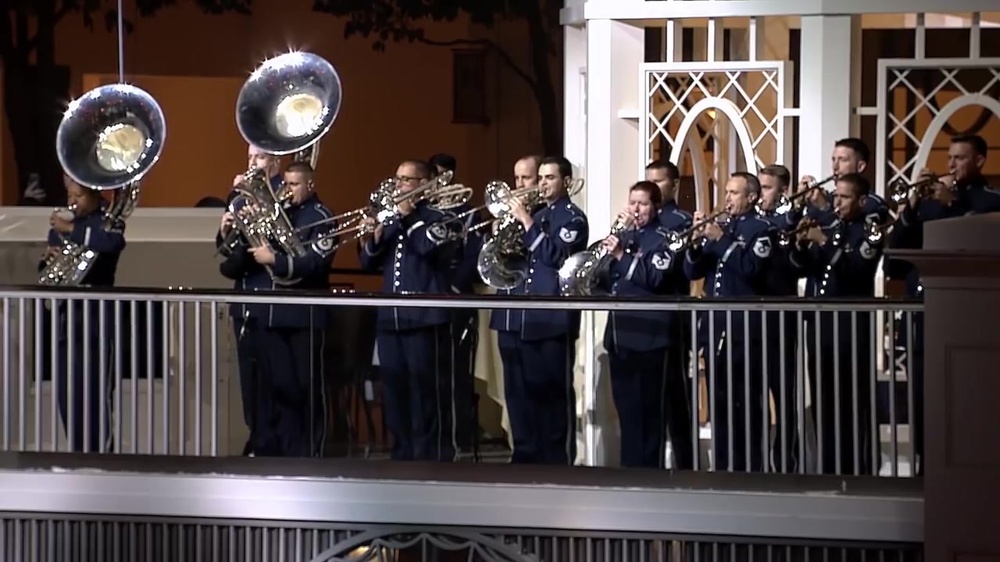 DVIDS - Video - U.S. Air Force Band - 2017 Holiday Flash Mob at Gaylord ...