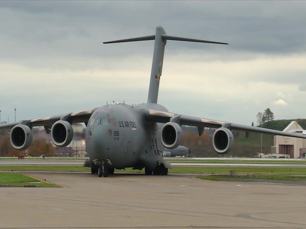 DVIDS - Video - Pittsburgh C-17 Landing Taxi to Apron and Parking On ...