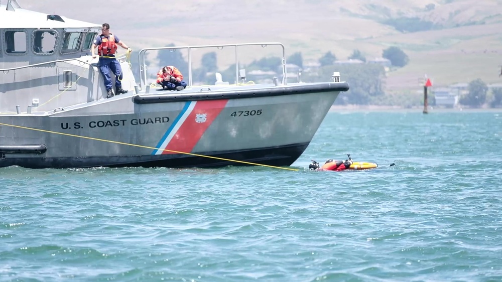 DVIDS - Video - Coast Guard conducts surface swimmer rescue training