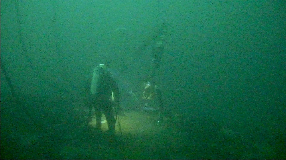 DVIDS - Video - Deep-Water Diver Fits a Pumping System to Recover Oil ...