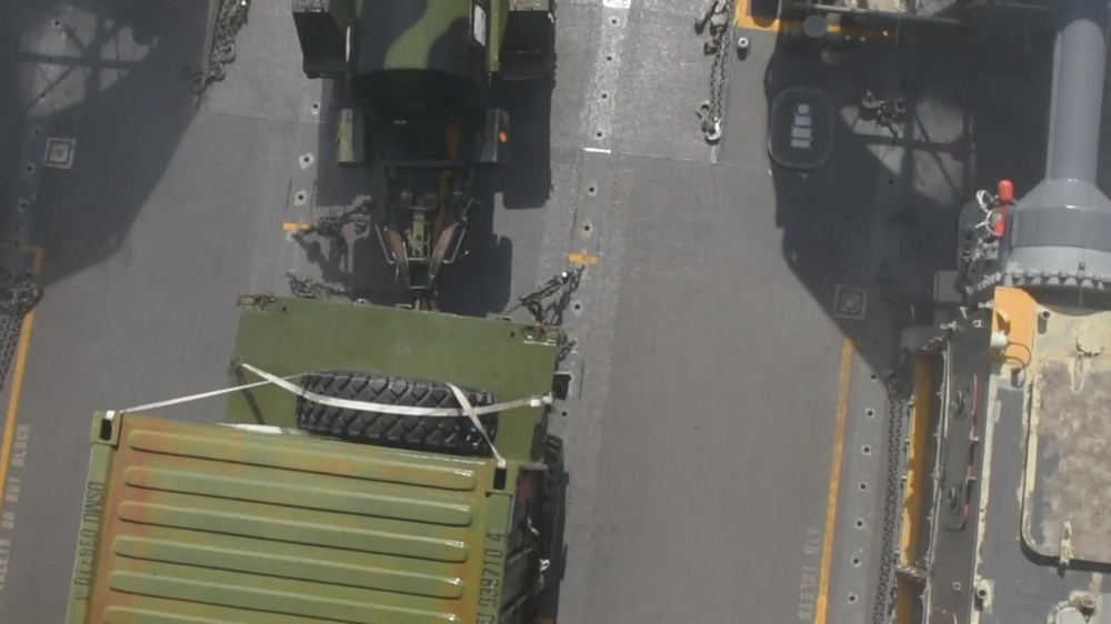 DVIDS - Video - LCAC Operations from USS Wasp Well Deck