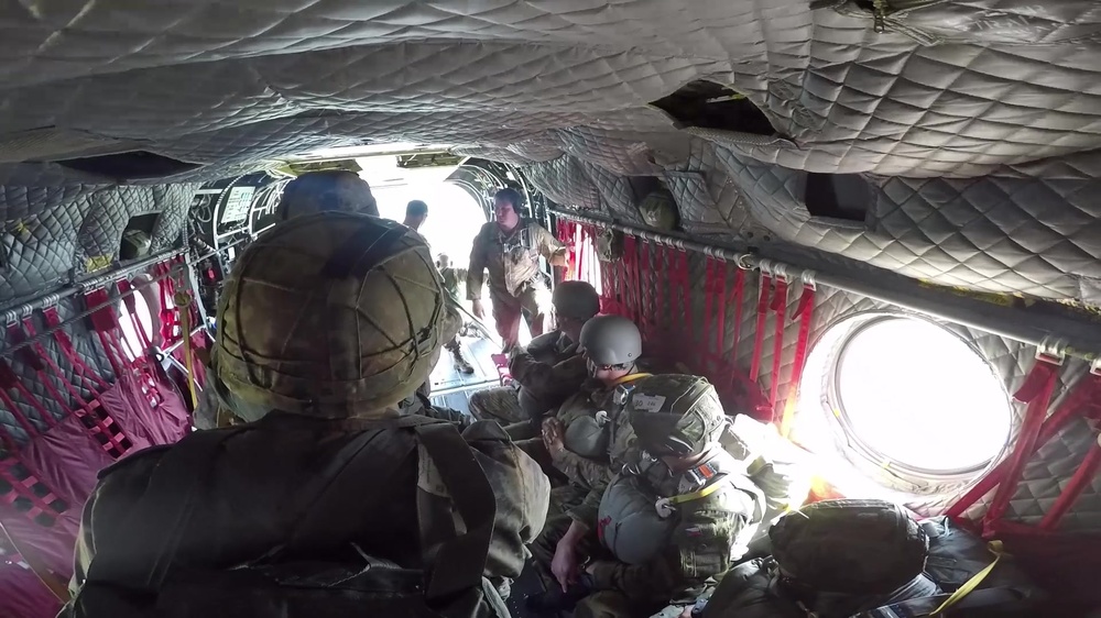DVIDS - Video - CH-47 CHINOOK AIRBORNE JUMP