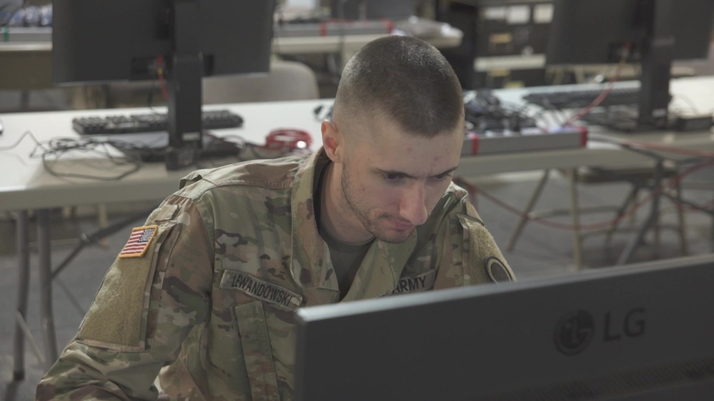 DVIDS - Video - Soldiers at Computers Clip 4