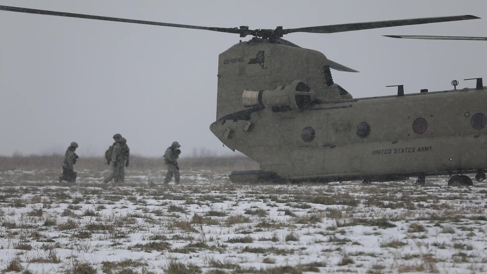 DVIDS - Video - Chinook takes howitzer for a ride