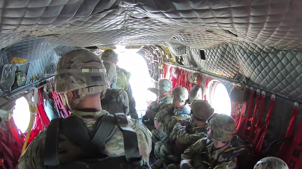 DVIDS - Video - 5TH RANGER TRAINING BATTALION CH-47 CHINOOK AIRBORNE JUMP