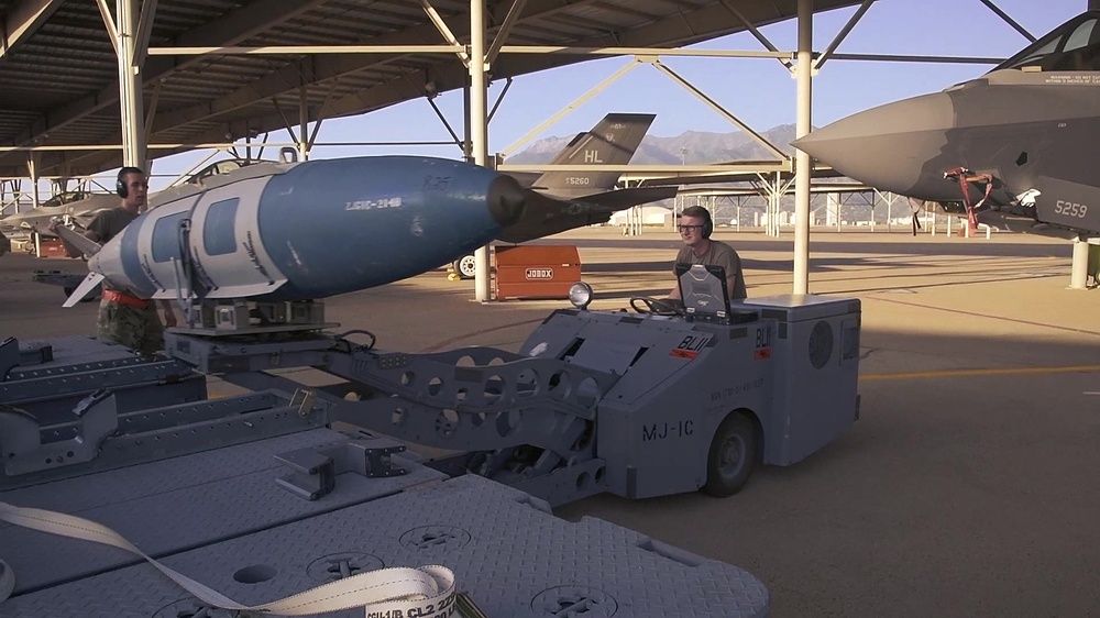 DVIDS - Video - Combat Hammer weapons load