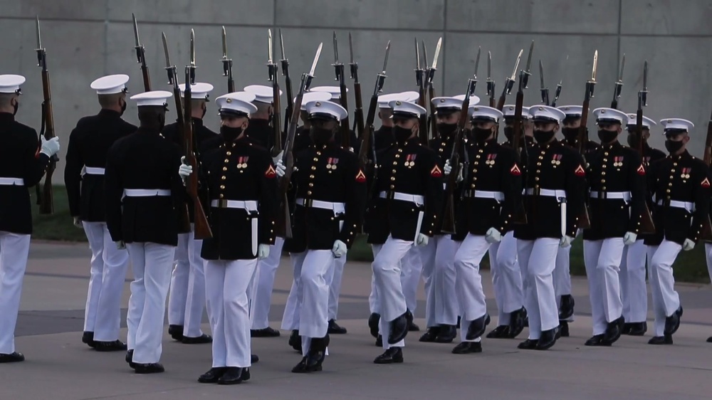 DVIDS - Video - Marine Barracks’ Battle Color Detachment performs at ...