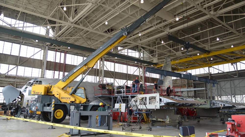 DVIDS - Video - C-130 Center Wing Box Installation Time Lapse