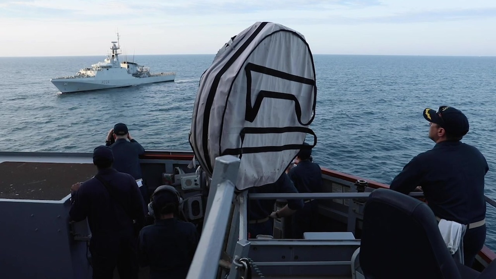 DVIDS - Video - USS Ross and HMS Trent perform towing exercises during ...