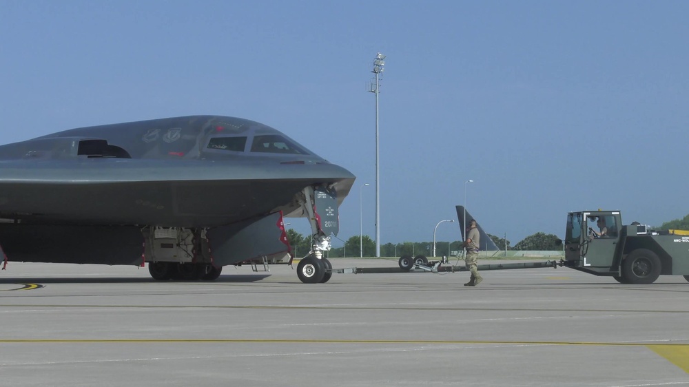 DVIDS - Video - B-2 Spirit crew chief perform their duties for Global ...