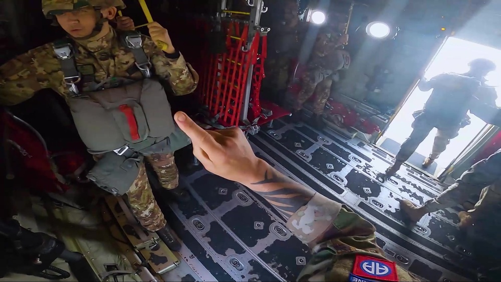 DVIDS - Video - U.S. Army Jumpmaster Leading Paratroopers During ...