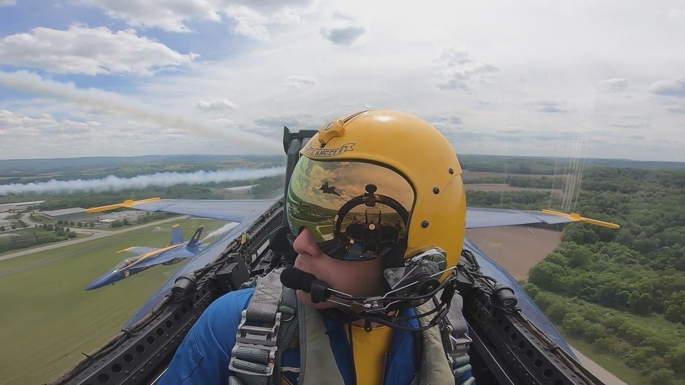 DVIDS - Video - Blue Angels Cockpit Footage over Latrobe, Pennsylvania