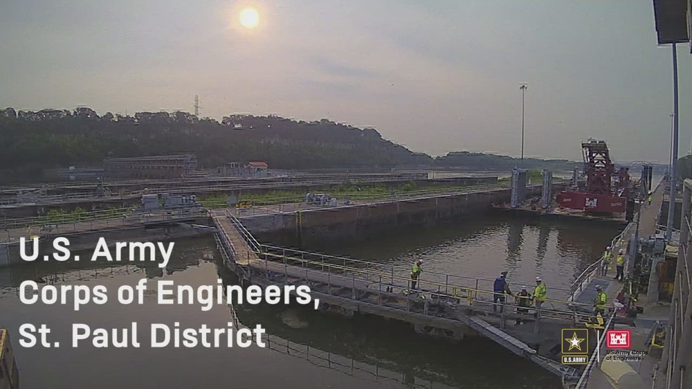 DVIDS - Video - Lock and Dam 2 miter gate replacement time lapse