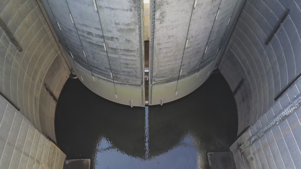 DVIDS - Video - The Dalles Dam navigation lock repair