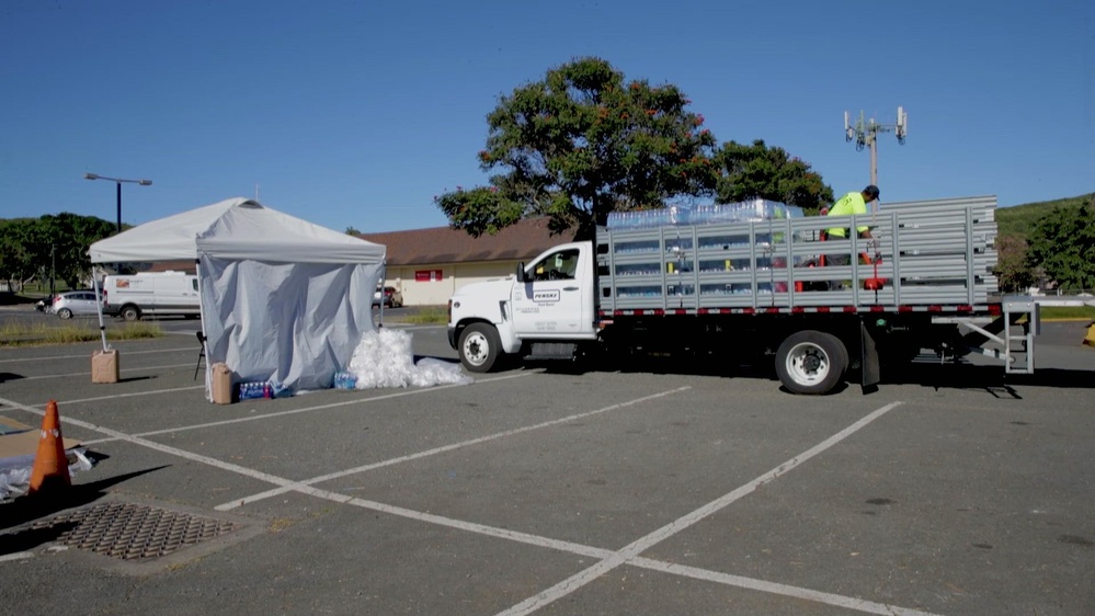 DVIDS - Video - Soldiers Distribute Water at Aliamanu Military Reservation