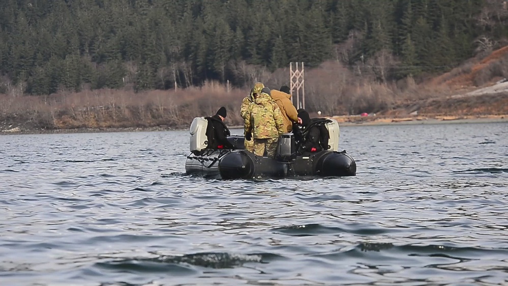 DVIDS - Video - Navy EODMU-1 dives in Gastineau Channel