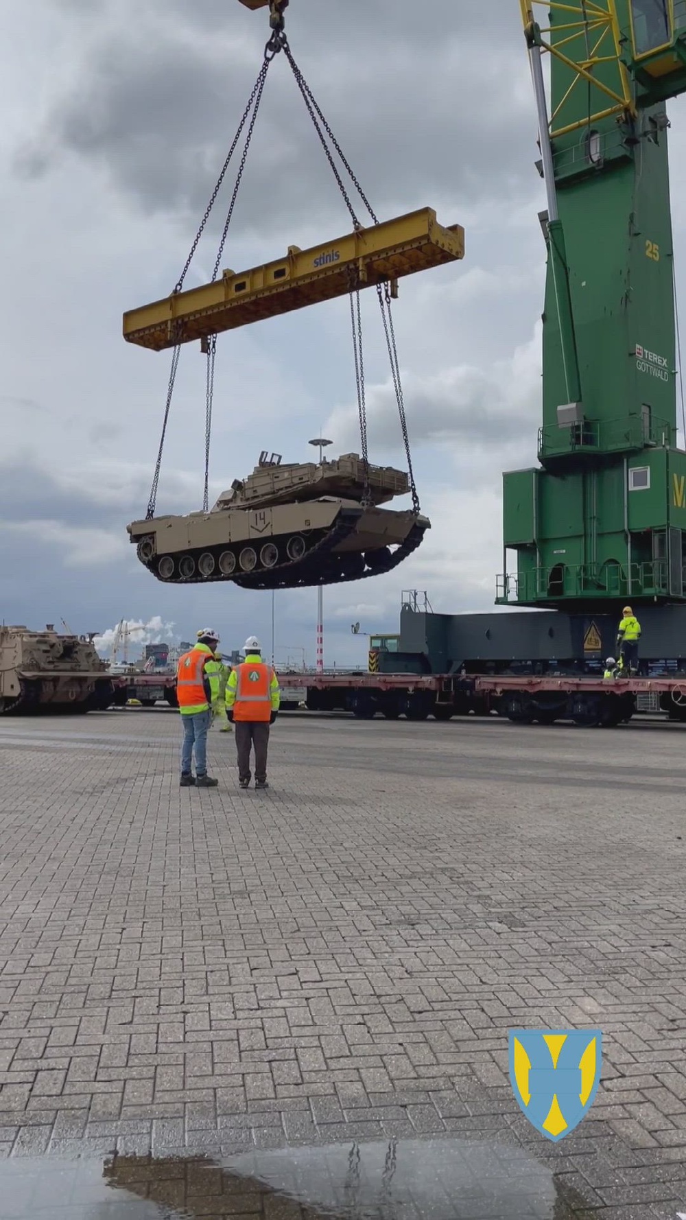 DVIDS - Video - M1 Abrams lifted by crane