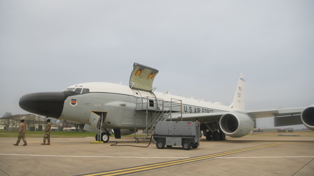 DVIDS - Video - 95th Reconnaissance Squadron Maintainer B-Roll