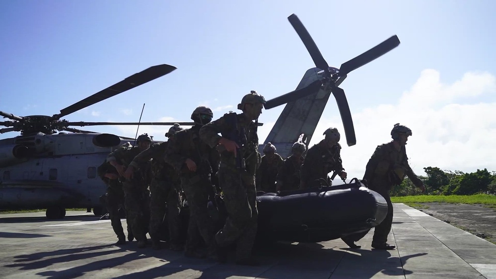 DVIDS - Video - 3d Reconnaissance Battalion conducts Amphibious Operations