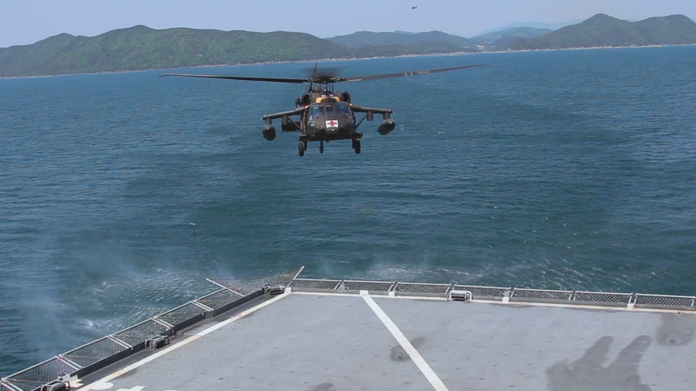 DVIDS - Video - 2nd Combat Aviation Brigade conducts deck landings