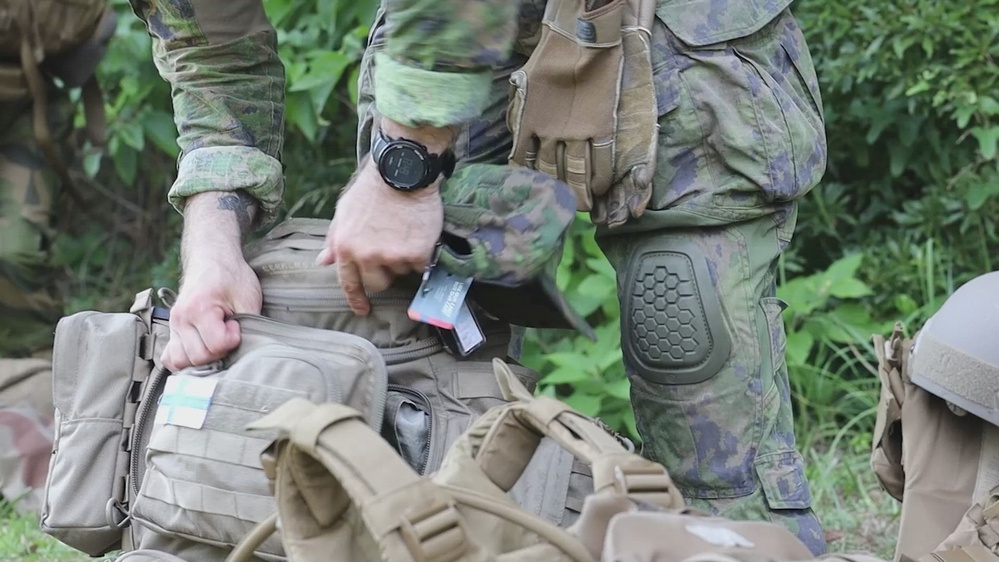 DVIDS - Video - Exercise Burmese Chase: Static Fast Rope Training