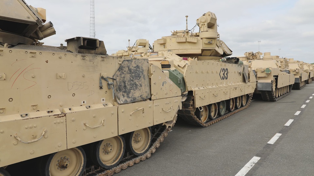 DVIDS - Video - U.S. Army armored equipment arrives in Antwerp-Bruges