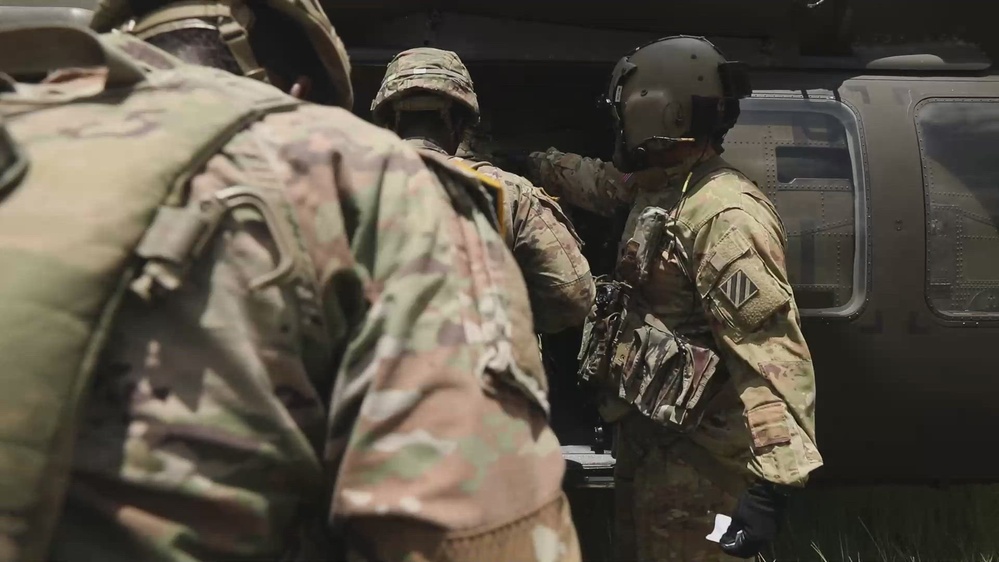DVIDS - Video - Dogface Soldiers ride in a UH-60 Blackhawk DVIDS - Video - Dogface Soldiers ride in a UH-60 Blackhawk