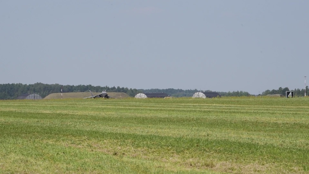 DVIDS - Video - F-22 and C-17 Arrival to 32nd Tactical Air Base in Łask ...