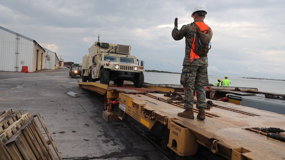 DVIDS - Video - Combat Logistics Regiment 27 conducts railhead ...