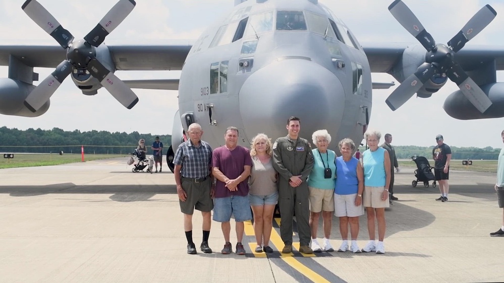 DVIDS - Video - 910th taxis in to Wings-n-Wheels