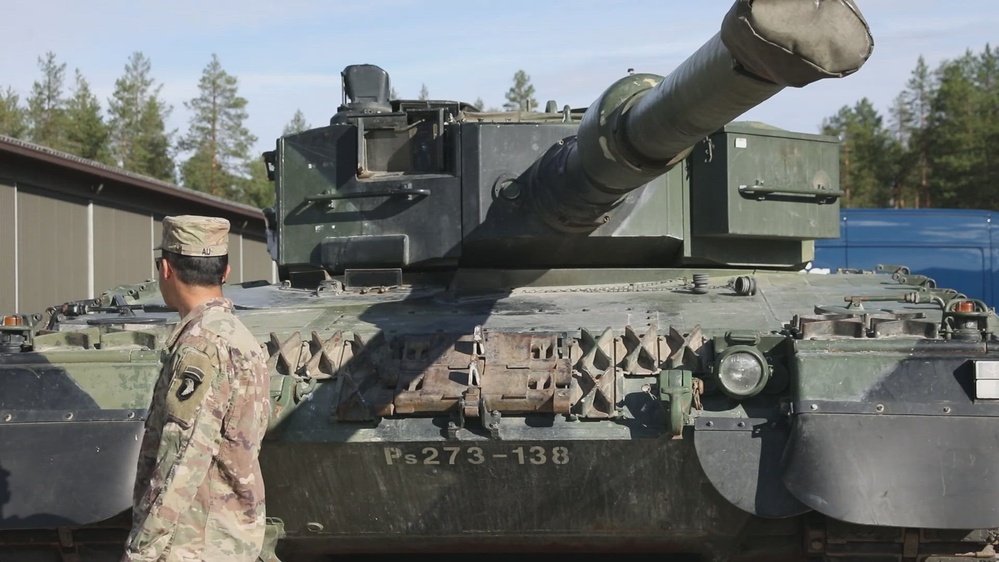 DVIDS - Video - U.S. Soldiers explore the Finnish Leopard battle tank