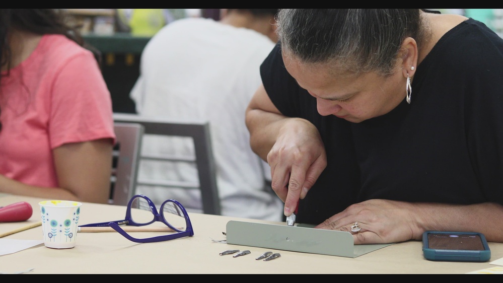 DVIDS - Video - Bliss FMWR art shop welcomes El Paso relief artist for ...