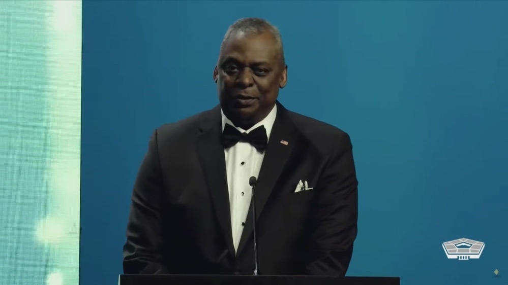 DVIDS - Video - Austin Speaks at Award Ceremony