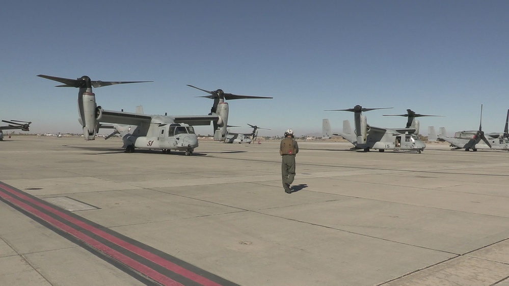 DVIDS - Video - VMM-261 drops cargo in the desert